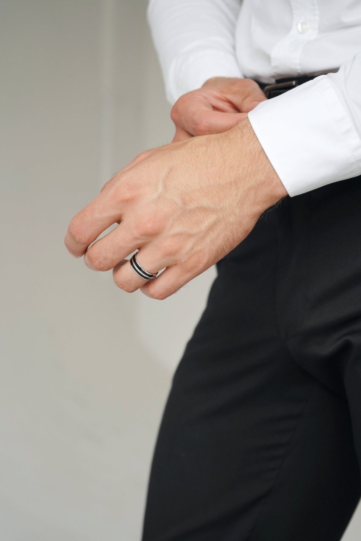 Men's wedding ring with black enamel – escorialjewelry