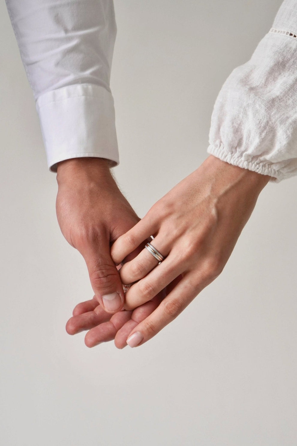 Two-tone wedding rings set with texture - wedding rings couple wedding ...